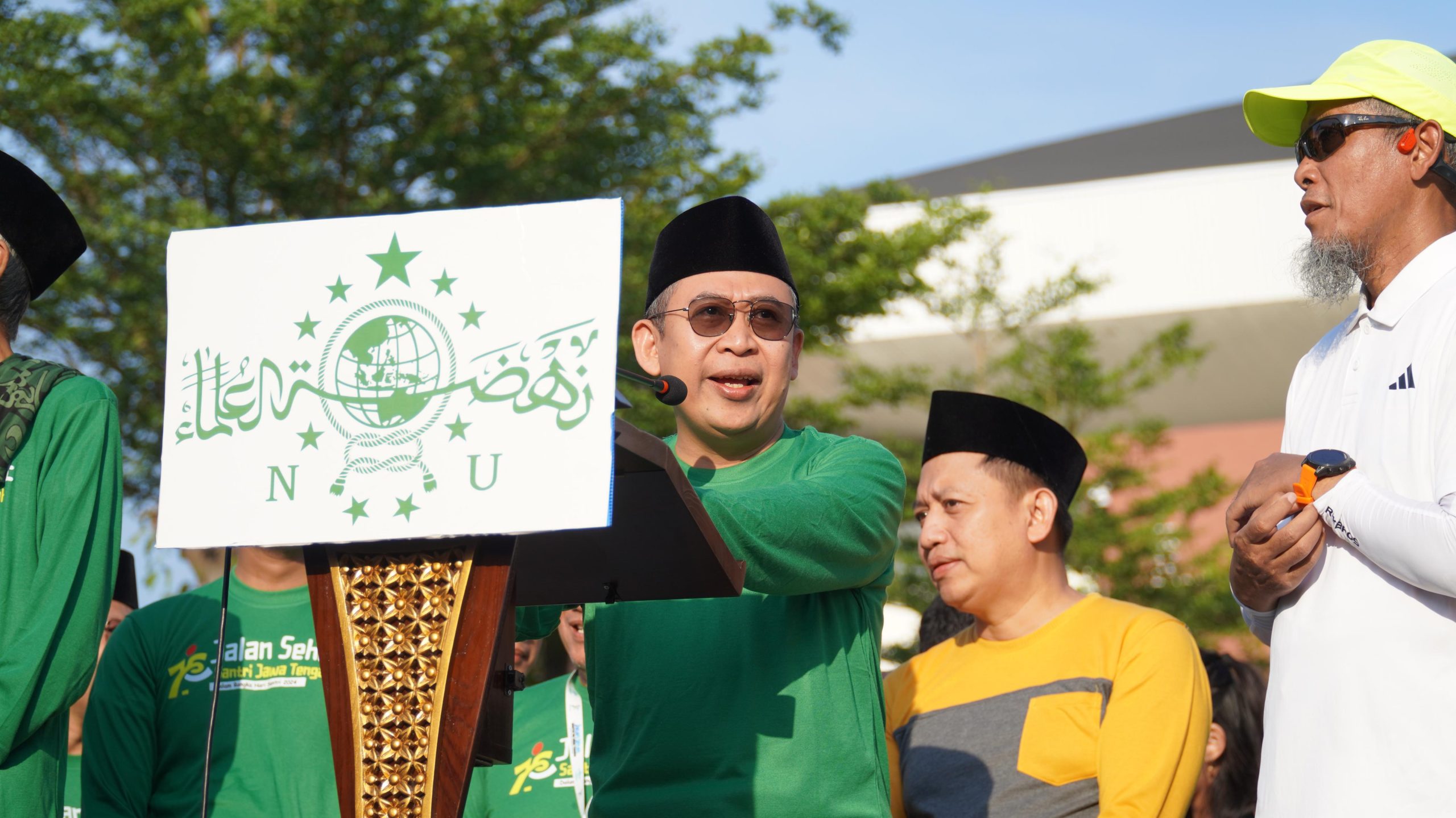 Jalan Sehat Santri Jawa Tengah 2024 Dibuka Gus Rozin dengan Semarak ...
