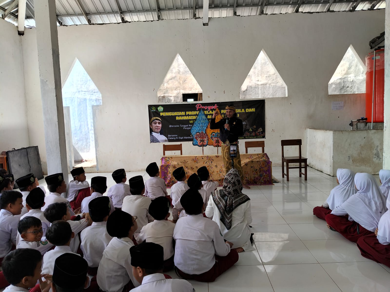 Proyek P5RA MI Sullam Taufiq Kenalkan Wayang sebagai Warisan Budaya ...